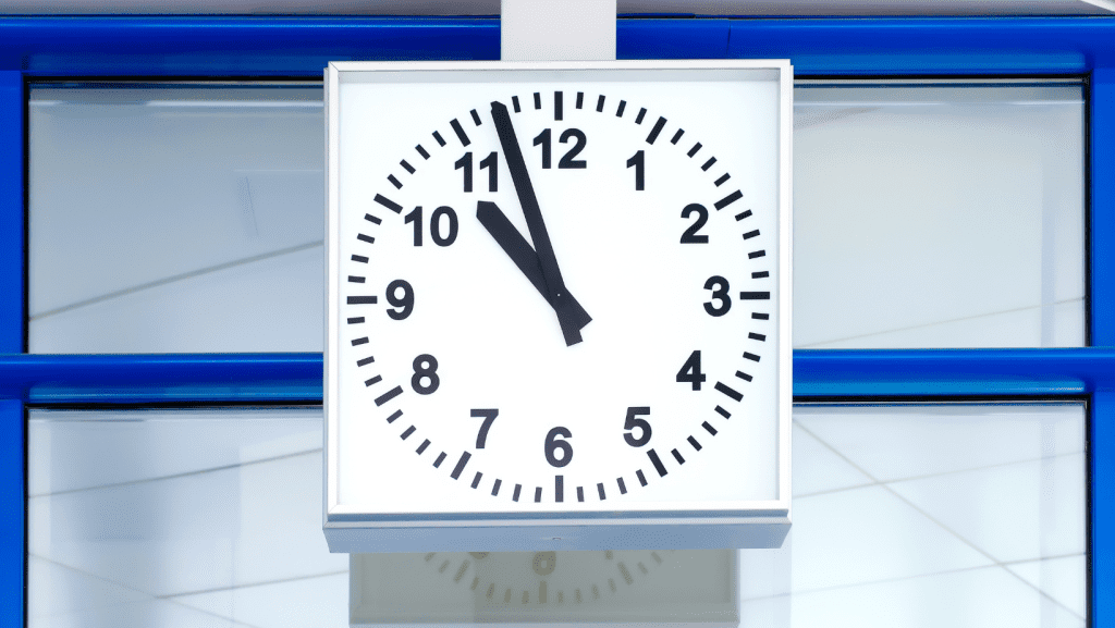 What Are the Pros and Cons of a Time Clock at Work?